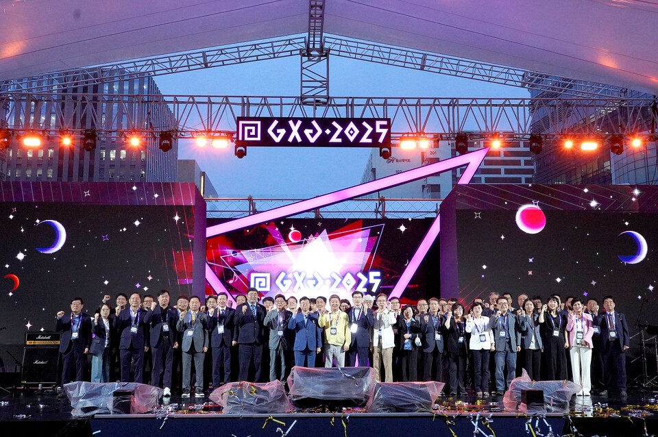 비 내린 판교, 게임과 음악으로 물들다...'GXG 2025' 개막 현장